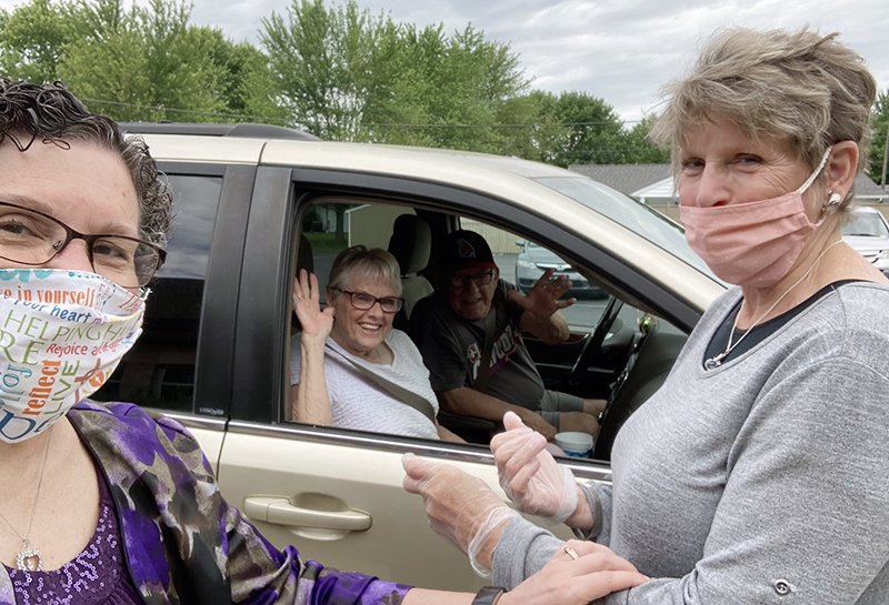 Indiana pastors brave 30-degree chill to serve drive-through communion ...